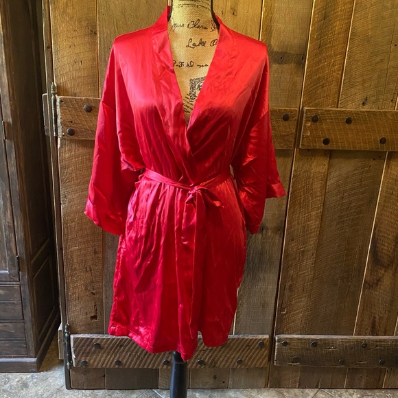 Victoria's Secret | Intimates & Sleepwear | Nwt Victorias Secret Robe ...